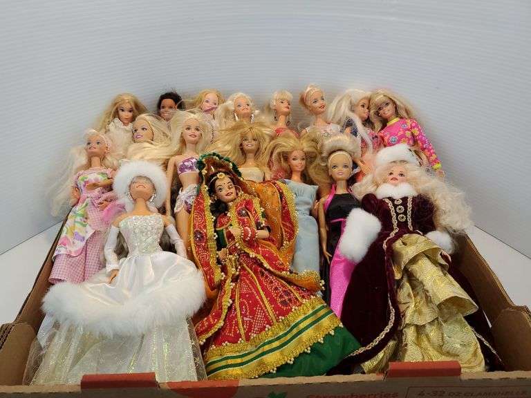 Large lot Barbie dolls including Barbies from around the world - Bid ...