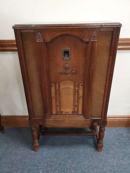 Vintage PHILCO Type 89, 60w Walnut cabinet Radio5 - Bid-Assets Online ...