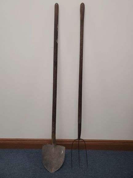 Long handle spade shovel and pitch fork - Bid-Assets Online Auctions