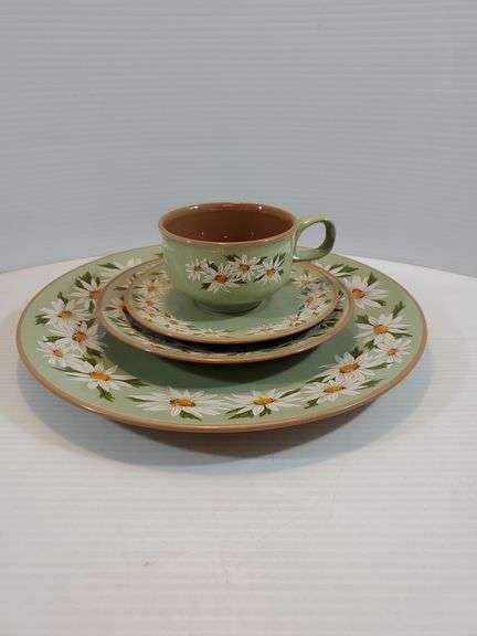Taylor Smith & Taylor Lazy Daisy dinnerware including 8 dinner plates ...