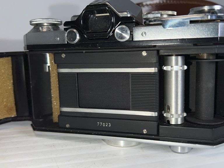 Two European 35 mm Cameras - Bid-Assets Online Auctions