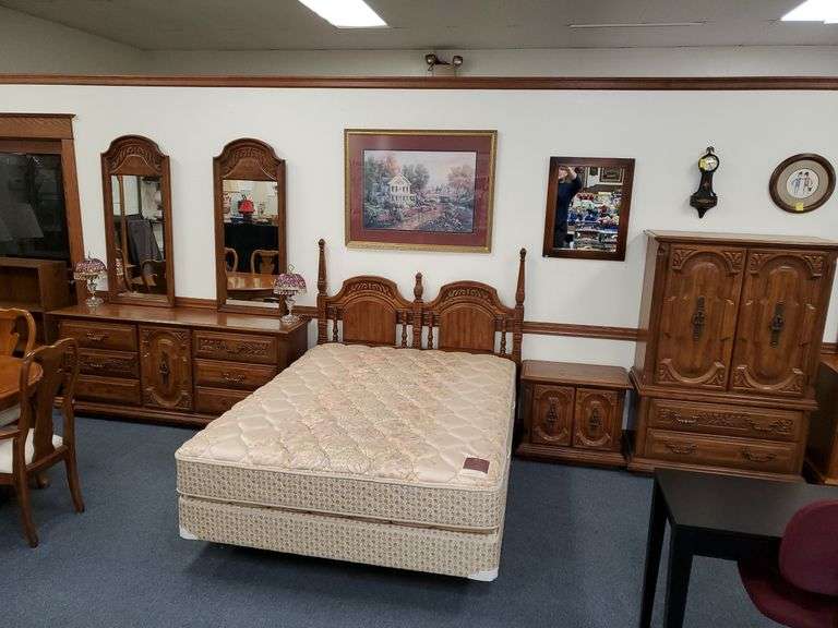 Sumter Cabinet Co. 4pc Queen Bedroom set. Includes Sealy Posturepedic ...