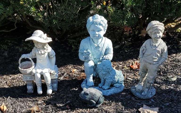 15 in 12-in 4-in garden statues...(these are NOT CONRETE) Located in ...