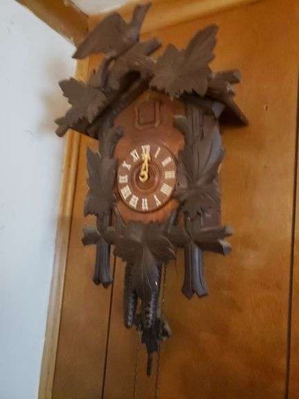 Cuckoo clock. Missing minute hand - Bid-Assets Online Auctions