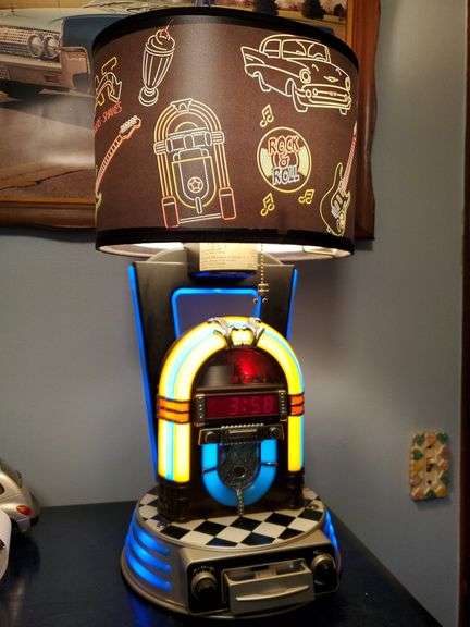 Jukebox 50's theme table lamp with clock, radio, iPod dock. Working ...