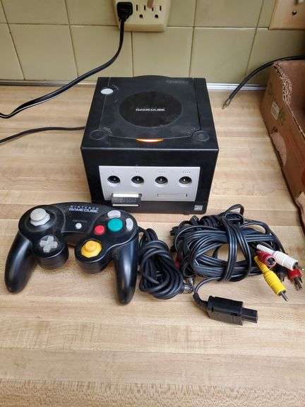 Nintendo Game Cube, DOL-001 with controller & Sonic game. Powers on ...