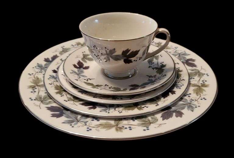 Royal Doulton English Translucent China Burgundy pattern. 5pc set, good ...