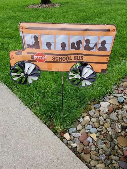 School bus lawn sign - Bid-Assets Online Auctions