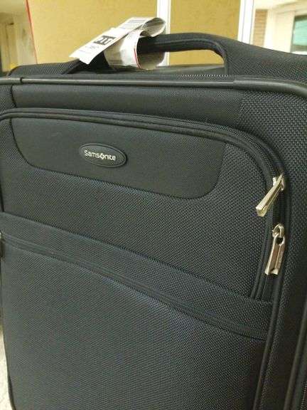 Samsonite 24" carry-on luggage with two wheels and retractable handle ...