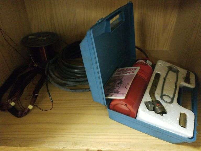 Portable jet torch kit, includes accessories. Assorted wire and ...