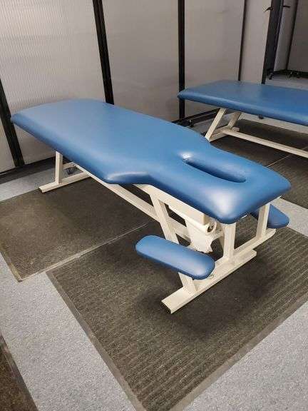 Winco 8600 Chiropractic Treatment Table. Includes two protective mats ...
