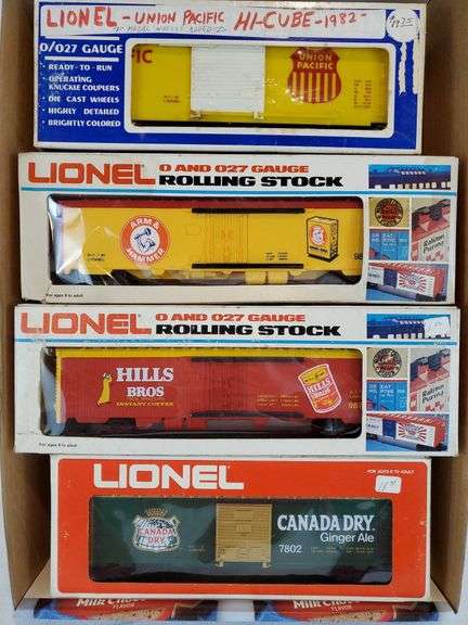 (4) assorted Lionel cars including Union Pacific Hi-Cube boxcar 6-9627 ...