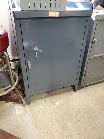 Edsal single door metal storage cabinet with keys, 24w x 27d x 37h ...