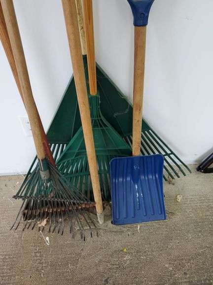 Lawn rakes, small snow shovel, tree branch saw - Bid-Assets Online Auctions