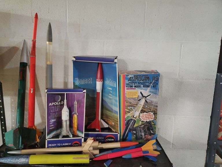 Lot COX Apollo rocket, honest John rocket, astrocam 110 model rocket ...