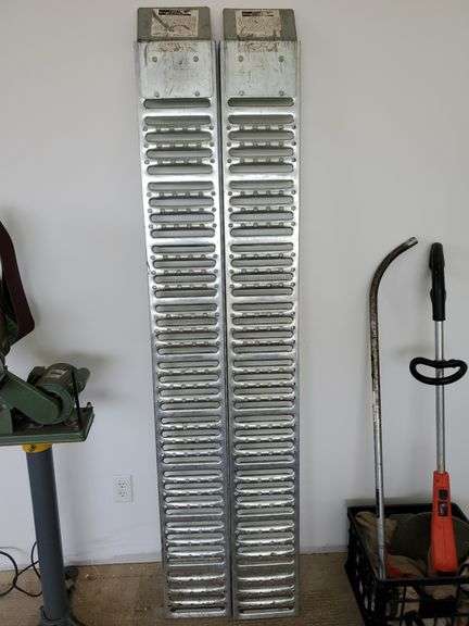 Pair Harbor Freight 1000LB capacity metal loading ramps - Bid-Assets ...