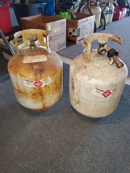 Two empty propane tanks - Bid-Assets Online Auctions
