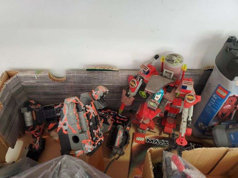Lego & Mega bloks assorted parts and pieces, empty Lego knight boxes ...