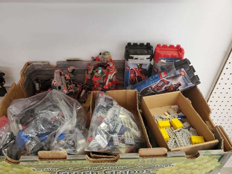 Lego & Mega bloks assorted parts and pieces, empty Lego knight boxes ...