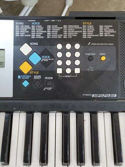 Yamaha PSR e223 electric keyboard with stand... Garage - Bid-Assets ...