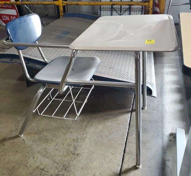 Blue middle school /high school Student desk - Bid-Assets Online Auctions