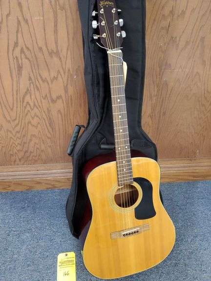 Washburn D10N acoustic guitar. Excellent condition. Includes gig bag ...