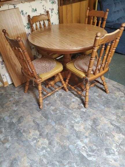 Walter of Wabash formica dining table with (4) brown padded spindle ...