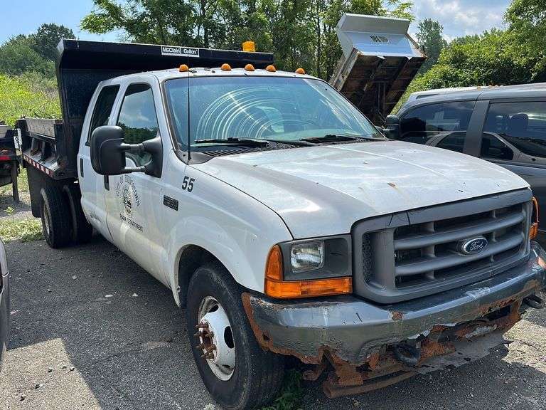 2001 Ford F-350, VIN: 1FDWW36511EC92065, 100,579 miles. LOCATION: 1401 ...