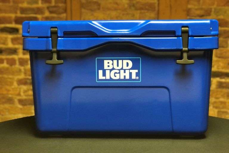Heavy Duty Cooler & 5 Dozen Labatt Beer - Bartlett Auctions Inc.