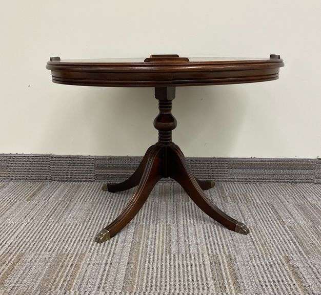 Oval Pedestal Side Table - Bartlett Auctions Inc.
