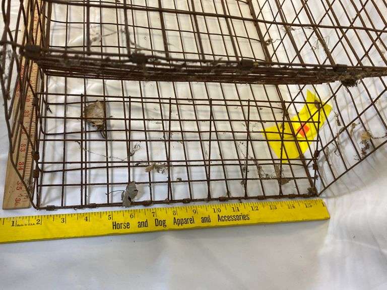 36x14x10" Muskrat Underwater Traps Colony Tube Mesh - Bartkus Auctioneers