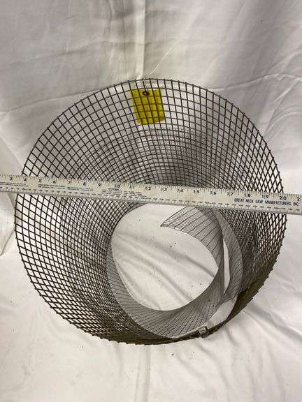 24" Wide .5x1" Separations Rolled Metal Wire ReMesh - Bartkus Auctioneers