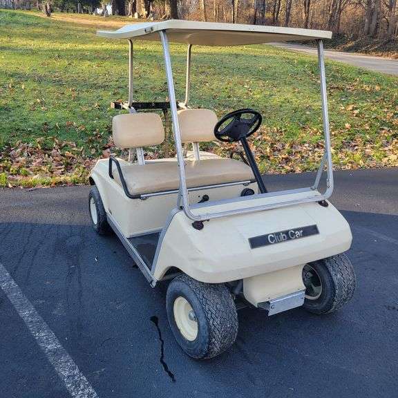 1996 GAS Club Car Golf Cart - Web Online Auctions