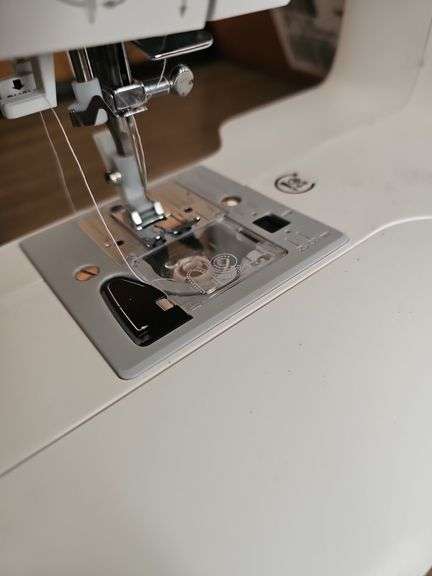 Singer Simple Sewing Machine - Web Online Auctions