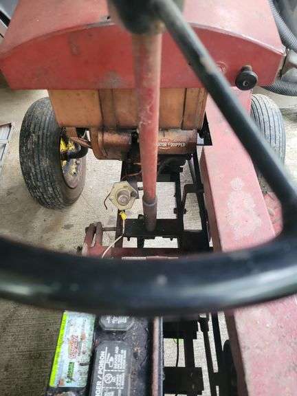 Speedex Tractor w/ Rounded Fenders Runs and Drives - Web Online Auctions