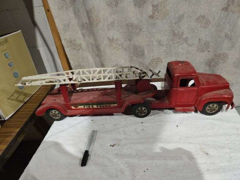 Metal Fire Truck Toy - Web Online Auctions