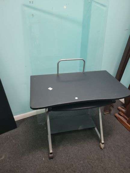 Computer Desk on Casters - Web Online Auctions