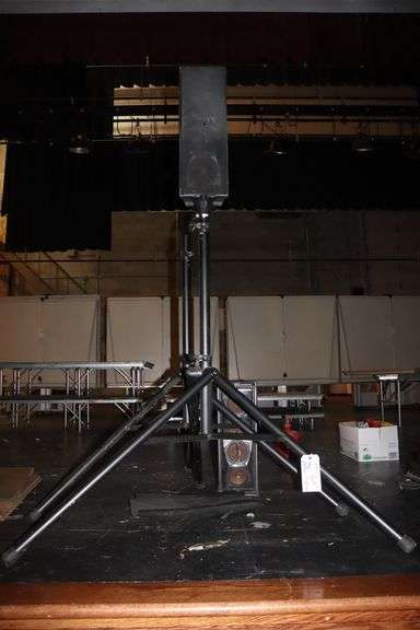 Set of Bose Panarray 402 series II speakers with stands - 1 speaker ...