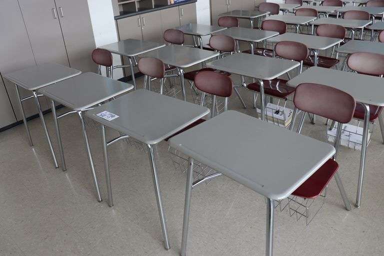 Times 24 - MELSUR desks - Backes Commercial Auctioneers