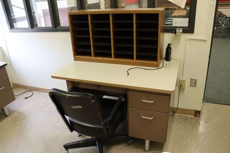 Room to go - desk, in/out file, organizer - Backes Commercial Auctioneers