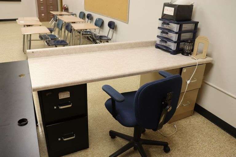 All to go - desk - chair - organizer - Backes Commercial Auctioneers