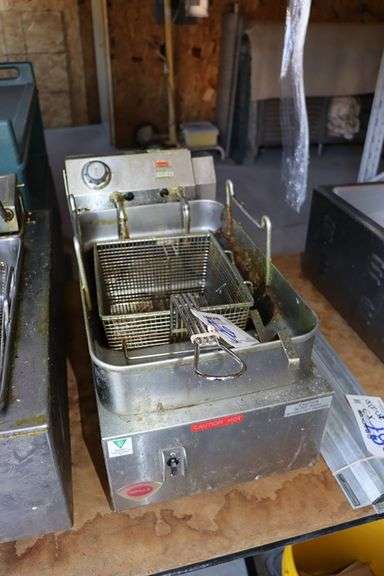 Wells 5E-F15CY 15 lb. counter top electric fryer - 220 vt - Backes ...