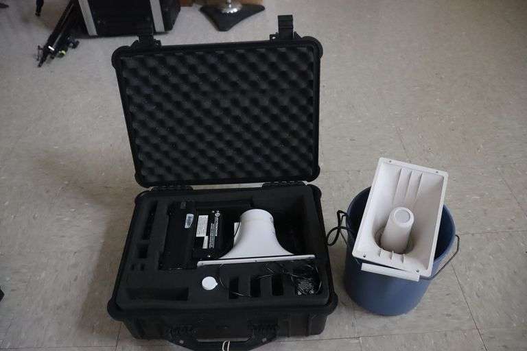 Panasonic microphone with carry case & lectronics charger - Backes ...