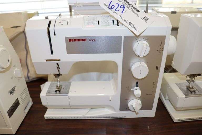 Bernina 1008 sewing machine with foot control - Backes Commercial ...