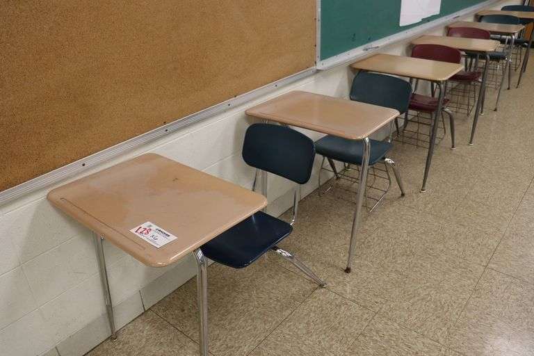 Times 6 - MELSUR chrome with blue and dark red school desks - Backes ...