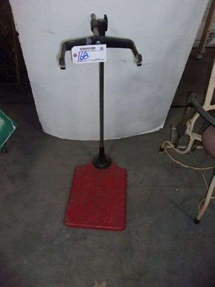 Equipment stand - Backes Commercial Auctioneers