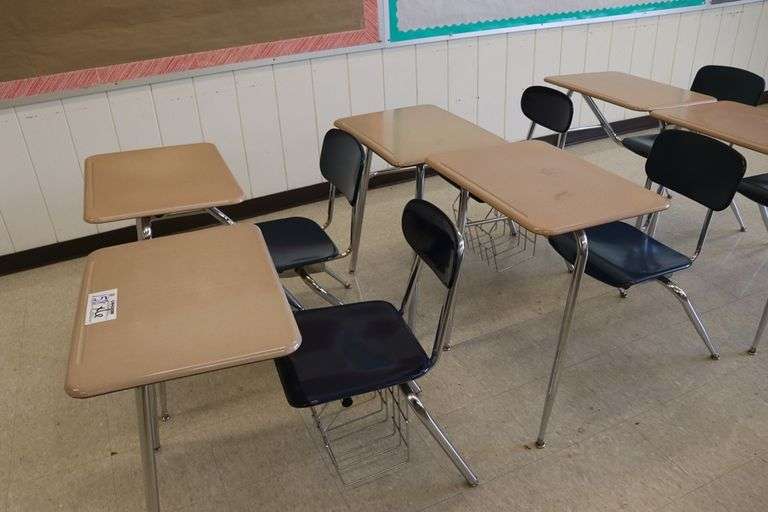 Times 6 - MELSUR desks - Backes Commercial Auctioneers