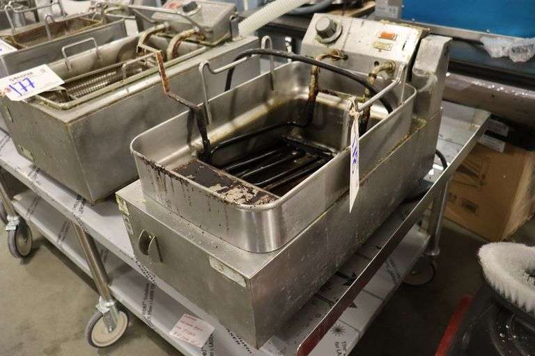 Wells counter top electric 15 lb. fryer - needs cleaned - AS IS ...