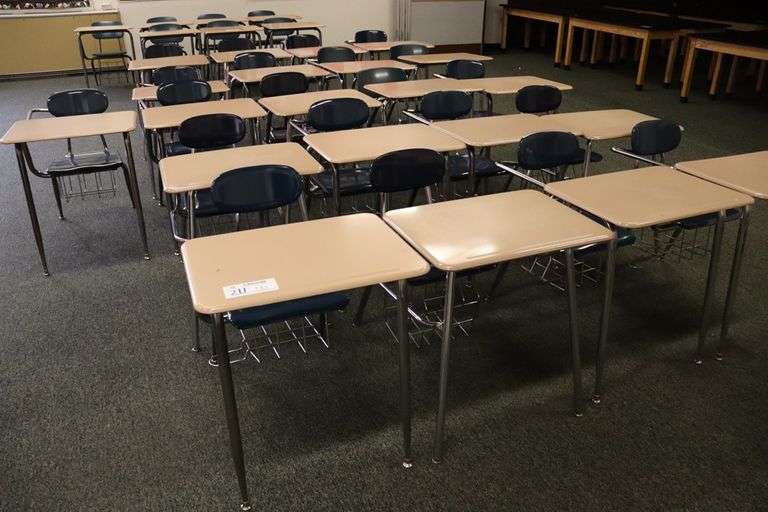 Times 21 - MELSUR desks - Backes Commercial Auctioneers