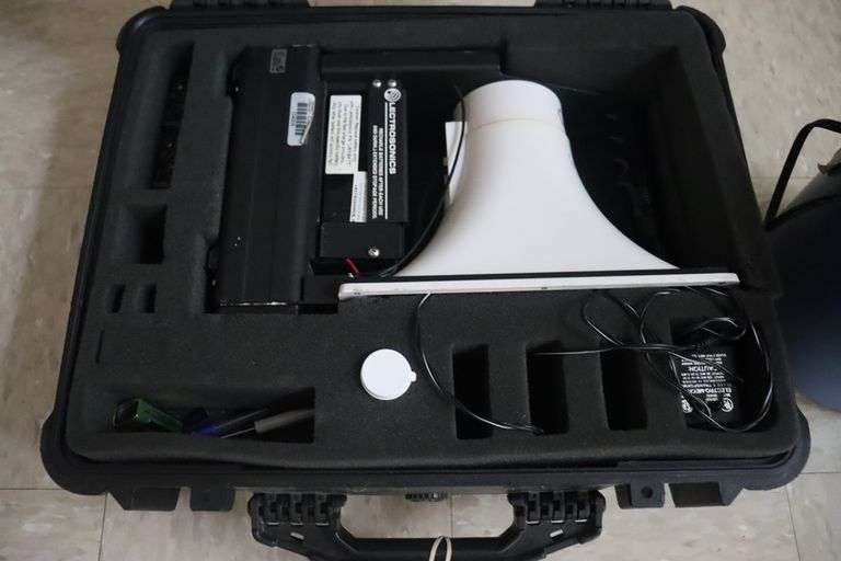 Panasonic microphone with carry case & lectronics charger - Backes ...